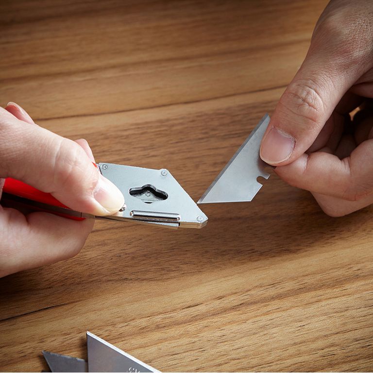 DEKTON FOLD BACK KNIFE WITH 5 BLADES - Avron Direct